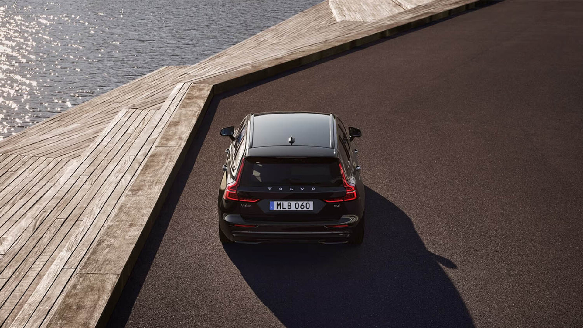 New Volvo V60 2.0 B4P Plus Dark 5dr Auto [7 speed] Petrol Estate ...