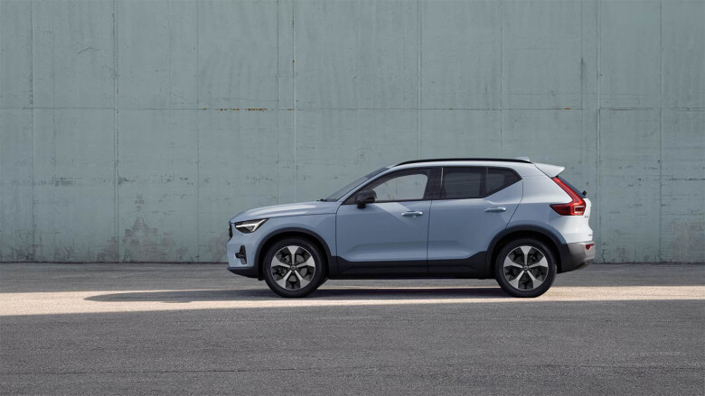 New Volvo XC40 2.0 B4P Plus Pro Dark 5dr Auto Petrol Estate Motability ...