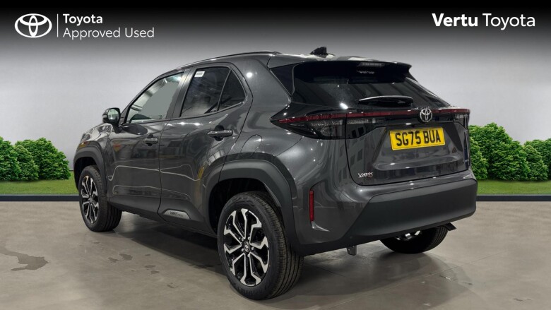 Used Toyota Yaris Cross 1.5 Hybrid Design 5dr CVT Hybrid Estate for ...